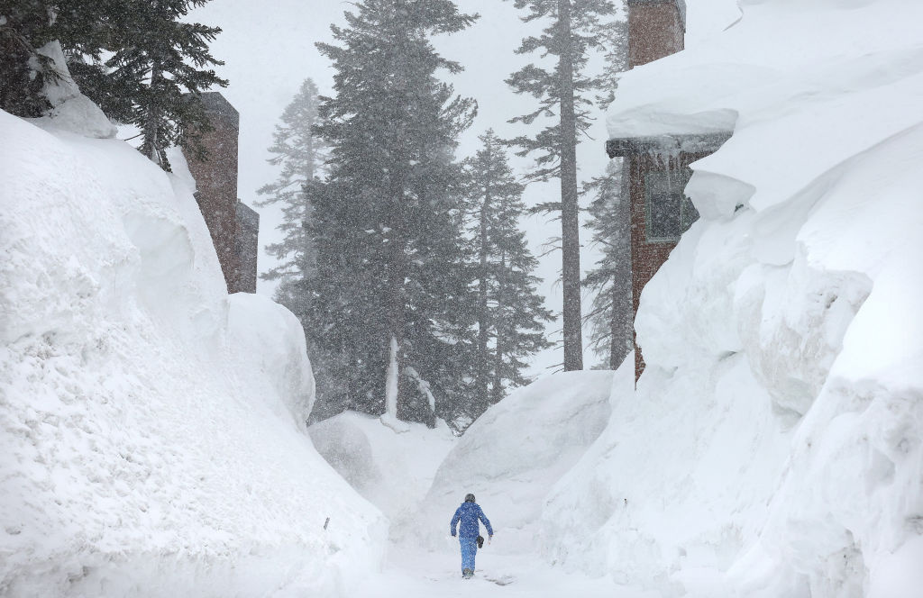 Snowfall of up to 4 Feet in Parts of California, Flash Flooding and ...