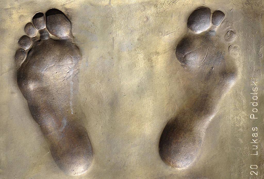 Ancient Footprints Reveal Family Life of Extinct Human Species in Germany